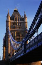 Tower Bridge - Bladsye [1] - Wêreld ensiklopediese kennis